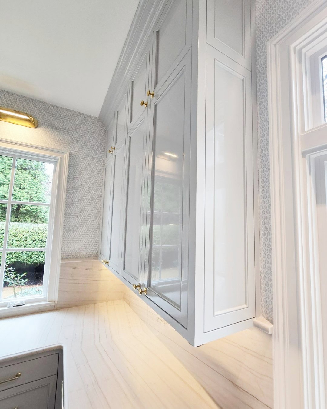 The High Gloss Decision: The Pros and Cons of Mirror Finish Cabinets ...